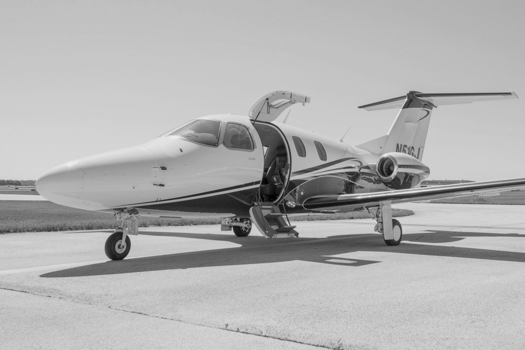 slideshow-jet-bw | Illinois Aviation Academy